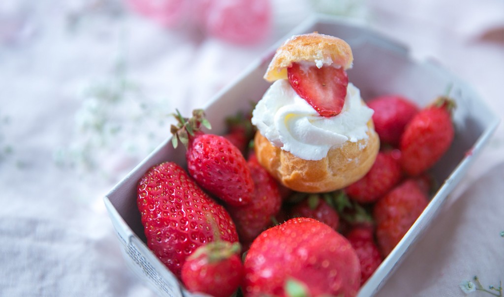 Profiteroles à la fraise façon cheesecake aux fraises